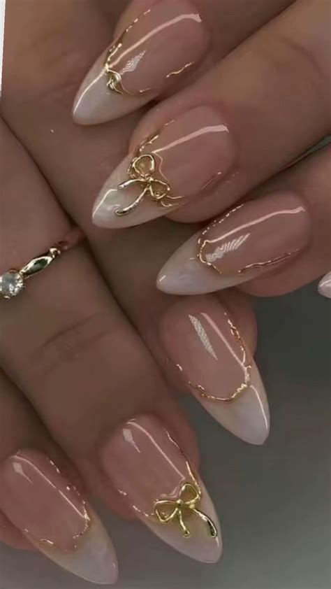 Elegant Almond French Nails With Gold Bow Accents Avoir De Beaux