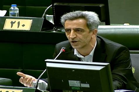 محمدی برخی از استادان دانشگاه آزاد بازنشسته اجباری شدند مجلس ورود کند