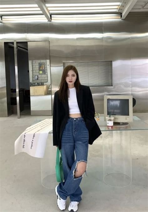 แฟชั่นกางเกงยีนส์ขาด ใส่ยังไงให้ดูดี ไม่เซอร์เกินไป Ladyissue เว็บรีวิวเครื่องสำอาง ชุมชน