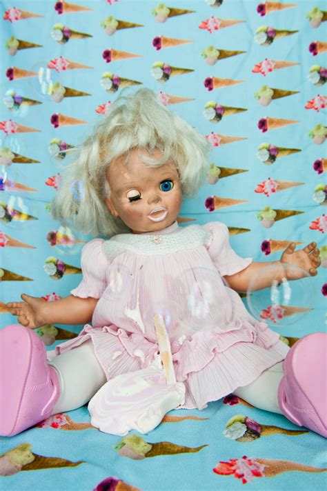 Jolly Twinni Schicke Bikini Fotos Von Eis Beim Schmelzen