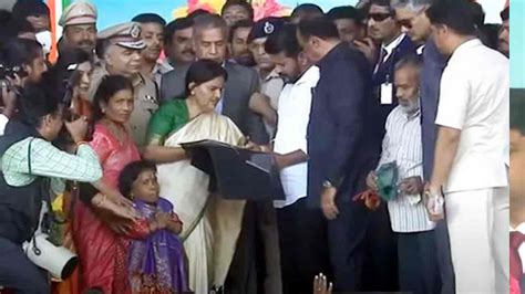 Cm Revanth ఆరు గ్యారెంటీల‌పై సీఎం రేవంత్ తొలి సంత‌కం Namasthe Telangana