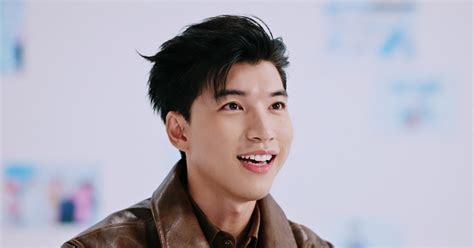 Phim Anh trai say hi chụp bình luận đạo nhái phông bạt không che tên mạng dậy sóng phản