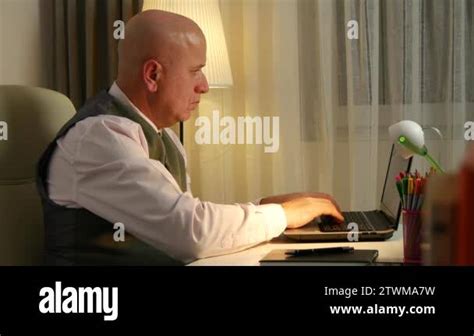 Businessman Inside Computer Statistics Stock Videos And Footage Hd And