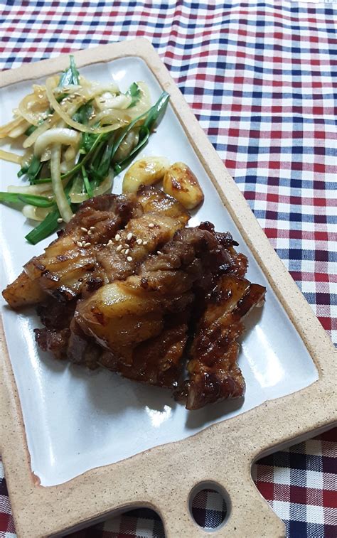 벌집삼겹살 간장구이 와 양파 겨자소스