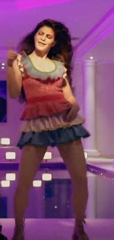 Here Are Hot Looks Of Jacqueline Fernandez From Judwaa Trailer Bollywood Dhamaka