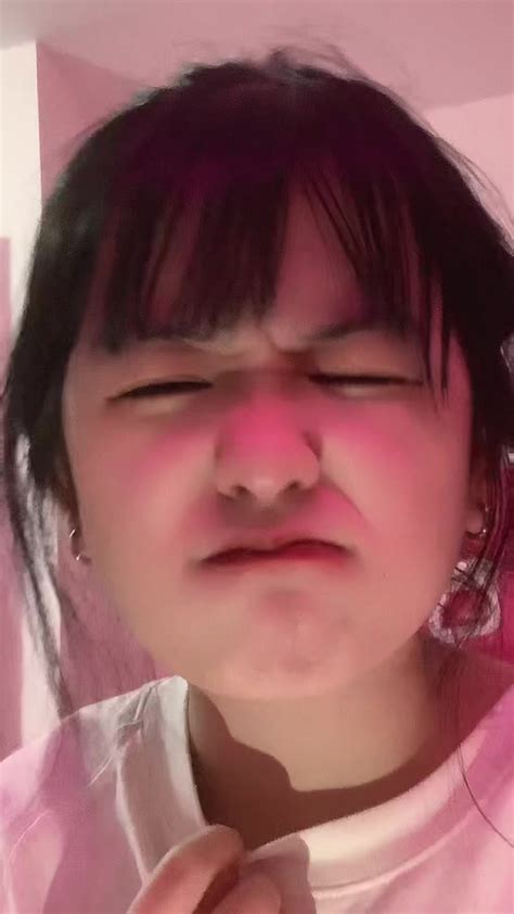 Những Kiểu Lè Lưỡi Đáng Yêu Nhất Của Gái Xinh Tiktok