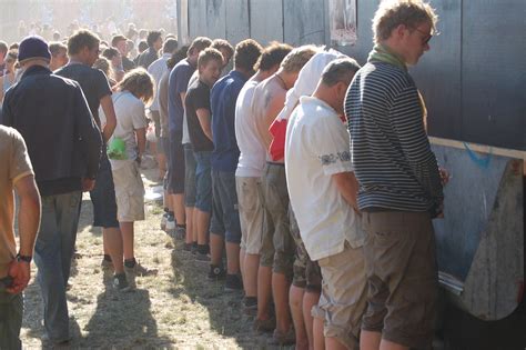 Il Meraviglioso Mondo Del Roskilde Festival Pissing Time Kollaps