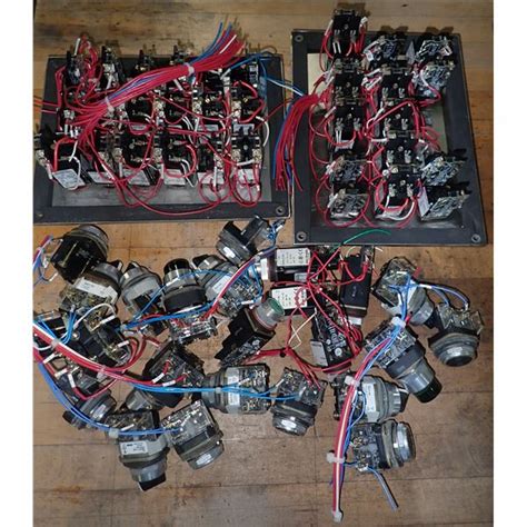 Big Lot Of Allen Bradley Push Buttons