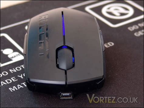 Roccat Pyra Wireless Mouse Review Up Close