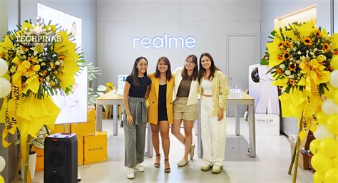 Binuksan Ng Realme Philippines Ang Unang Rebranded Concept Store Sa Sm City Caloocan