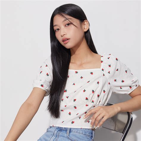 미쏘 반팔 스퀘어넥 자수 크롭 블라우스 Miwbwd801g