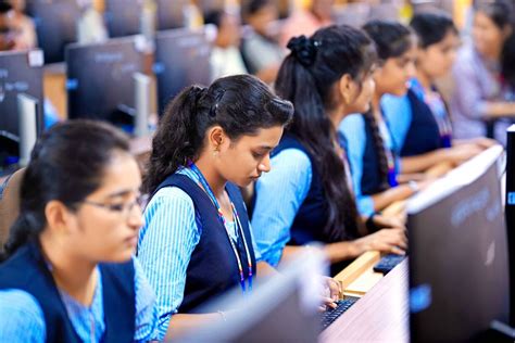 Why Choose Vignan University Top Engineering College With High Placements And Research