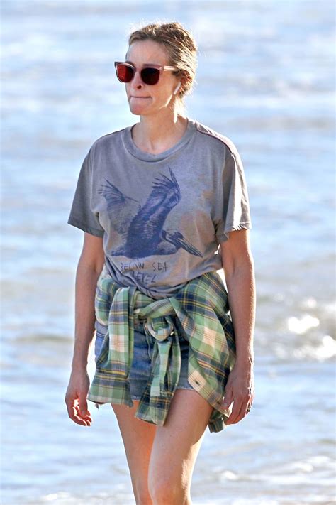 Julia Roberts Out On The Beach In Hawaii Hawtcelebs
