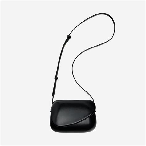 자라 미니멀 박스 크로스바디백 블랙 Zara Kream