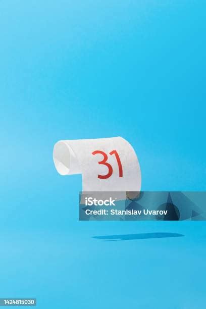 Kalender Daun Longgar Dengan 31 Angka Latar Belakang Tahun Baru