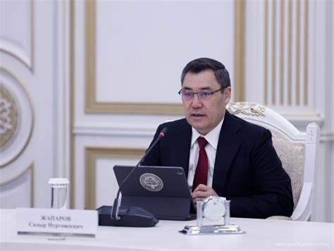 Монгол Улсын Их Хурлын дарга Г Занданшатар Бүгд Найрамдах Киргиз Улсын Ерөнхийлөгч С Жапаровт