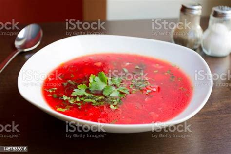 Borscht 비트 뿌리 쇠고기 및 야채로 만든 전통적인 우크라이나 수프 0명에 대한 스톡 사진 및 기타 이미지 0명 고기 딜 허브 Istock