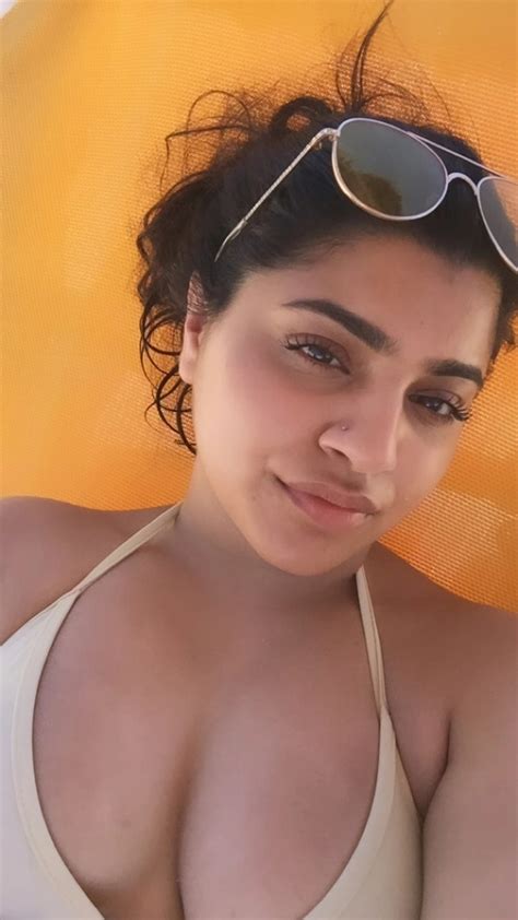 Anyone Wanna Fill Her Gap Up Porn Pic