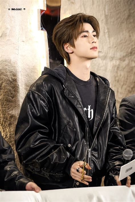 Ghim của montoq trên Zhang Ling He Diễn viên Vô tích Dép