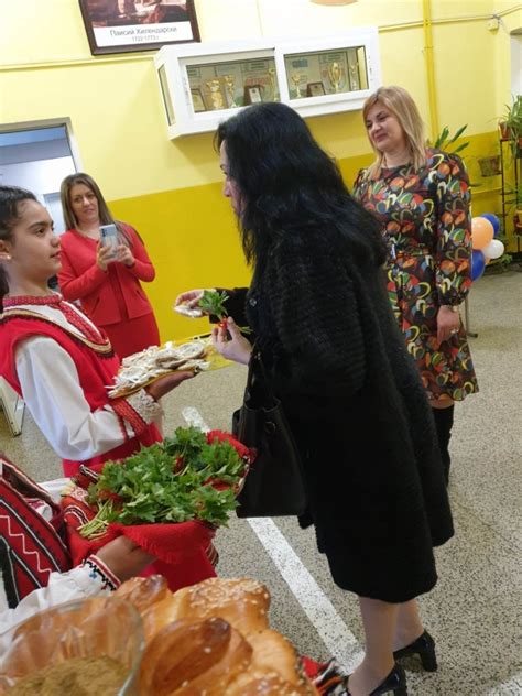 Основно училище Отец Паисий в Борован отбеляза тържествено патронния си празник снимки