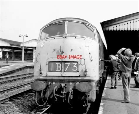 Photo Warship Class Loco At Reading Railway Station £1 85 Picclick Uk