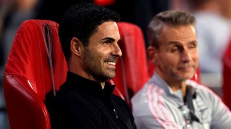 В Барселона са си харесали Артета за бъдещ треньор