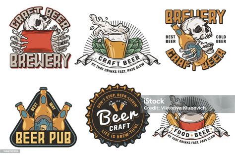 맥주 캡 캔 홉 스켈레톤 및 병이 있는 양조 엠블럼 또는 수제 맥주 로고의 맥주 세트 두개골 맥주 유리 및 바 펍 또는 양조장