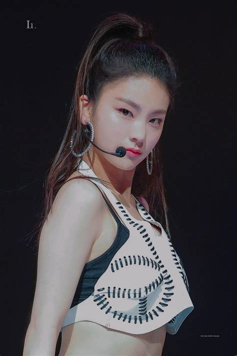 Hwang Yeji Wallpapers Wallpaper Cave