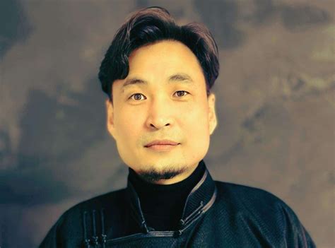 Интерполоор эрэн сурвалжилж байгаа Г Ган Очир гэж хэн бэ