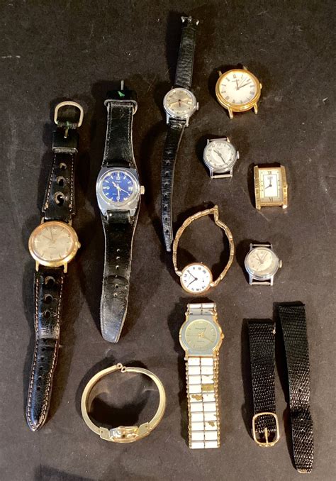 Vintage 10 Watch Assortment Men And Womens Watches 14518
