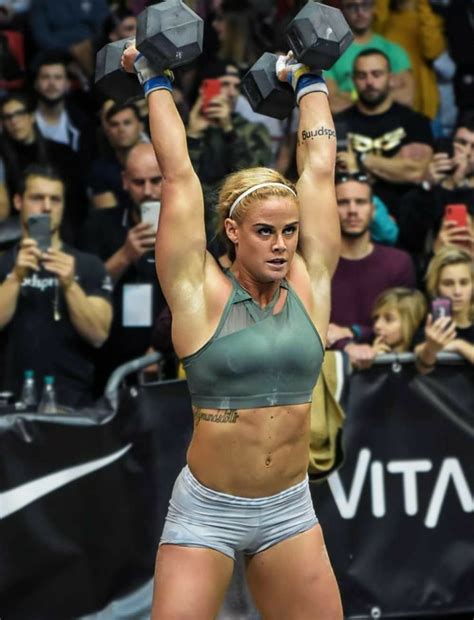 Pin By Joshua Mckenzee On Sara Sigmundsdóttir Crossfit Women Muscle