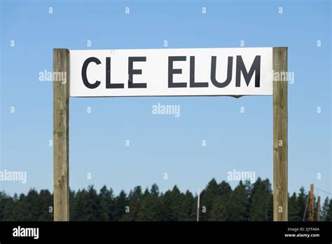 Cle Elum Wa Usa August 24 2022 Railway Signpost For The City Of