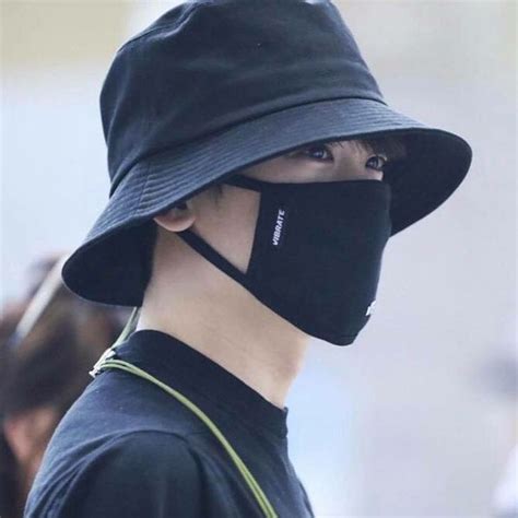 Akira Hcl On Instagram 그의 마스크 아래 예쁜 눈 Beautiful Eyes Under His Mask 。 。 Seoul Gmp ️ Japan