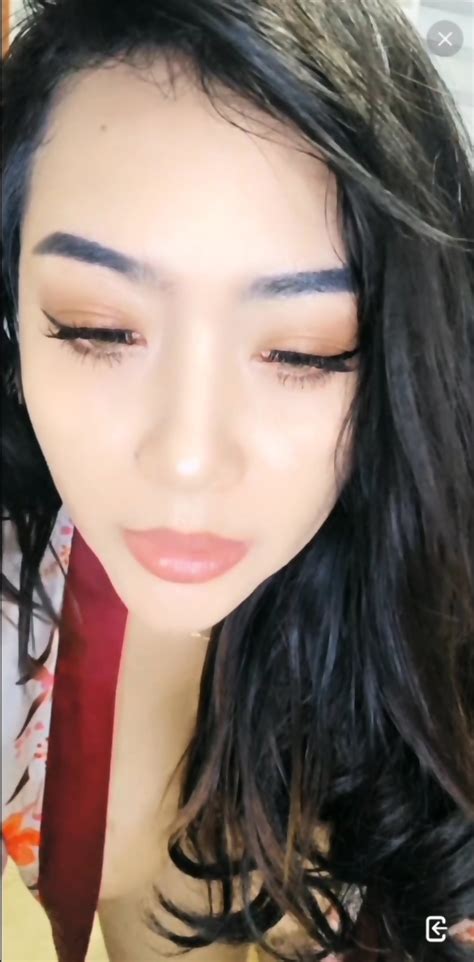 Tante Cantik Gesek Gesek Memek Ke Kasur Sambil Goyang Sexy Eporner