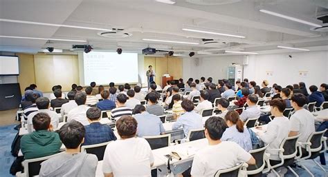 Hanbit Media 지금 한빛미디어 리더스홀에서는 김포프 저자님의 특강이 진행 중입니다