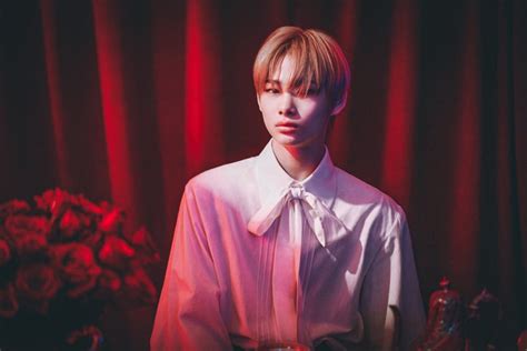 К поп айдолы которые были в подтанцовке перед дебютом