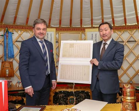 С Энхбаатар Алтан Ордны улсын Тохтамыш хааны захидал нь Монголын архивын сан хөмрөгт байгаа 14