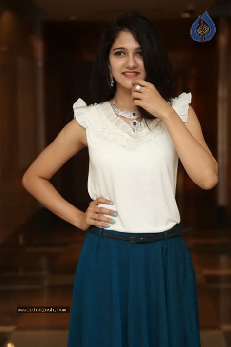 Simran Chowdhary New Stills Photo 30 Of 98