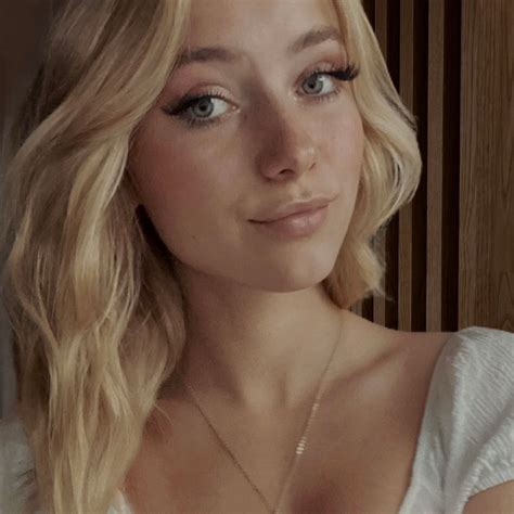 Luciajoyfulls Profile Vids Pics And More Manyvids Manyvids