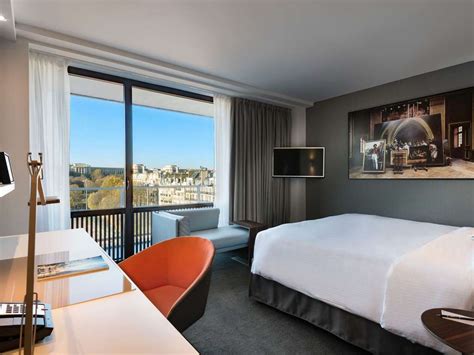 4 Star Hotel At The Foot Of The Eiffel Tower Pullman Paris Tour