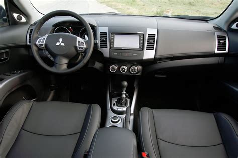 Mitsubishi Outlander XL (2010-2012) характеристики и цены, фотографии и ...