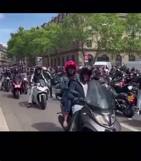 Митинг в Париже Люди требуют немедленной отставки Макрона Youtube