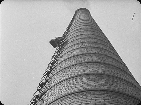 «Человек с киноаппаратом — бессюжетный немой экспериментальный документальный фильм советского