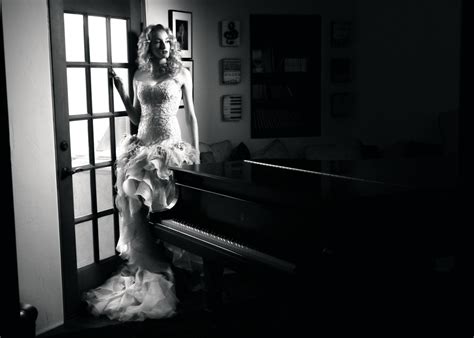 배경 화면 화이트 검은 여자들 단색화 모델 사진술 피아노 어둠 영상 검정색과 흰색 흑백 사진 필름 누아르 2048x1463 Px 2048x1463