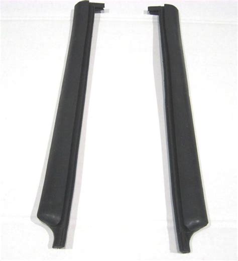 1983 1993 Ford Mustang Convertible Quarter Window Molding Kit