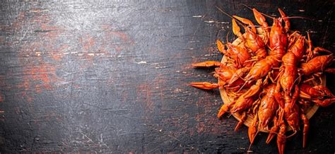 Premium Photo Boiled Crayfish On A Round Cutting Board
