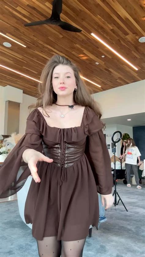 Опара вершки або молоко 125г я додала 100г жирних вершків та 25г молока цукор 1ст л