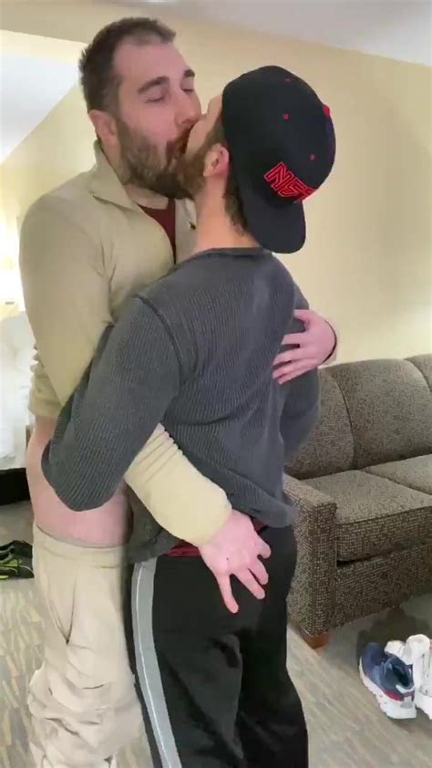 Gays Kissing Thisvid Com