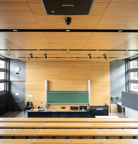 The Wow Effect Johannes Kepler University Linz Takes Hybrid Teaching To A New Level