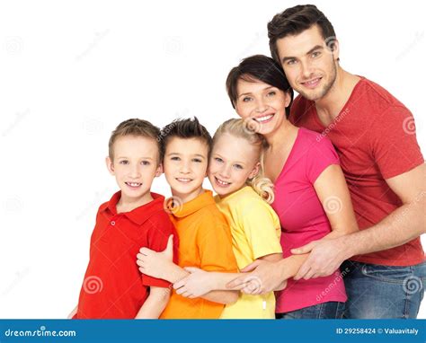 Famiglia Felice Con I Bambini Che Stanno Insieme Nella Riga Fotografia